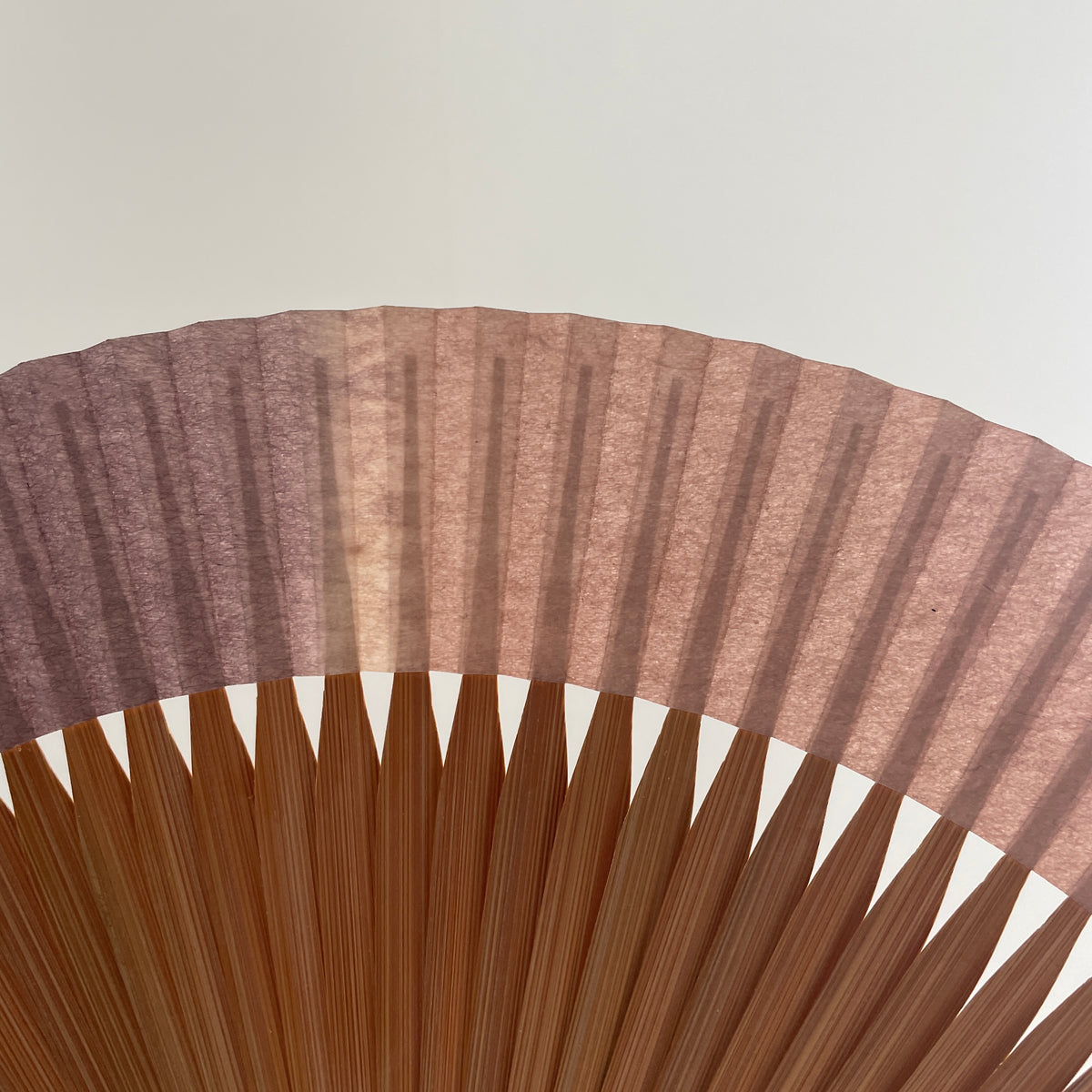 [甲州和紙] 草木染紙扇子 [蘇芳/茜 (銅媒染)] ＜女性向けサイズ＞ – 麻市 ASA-ICHI